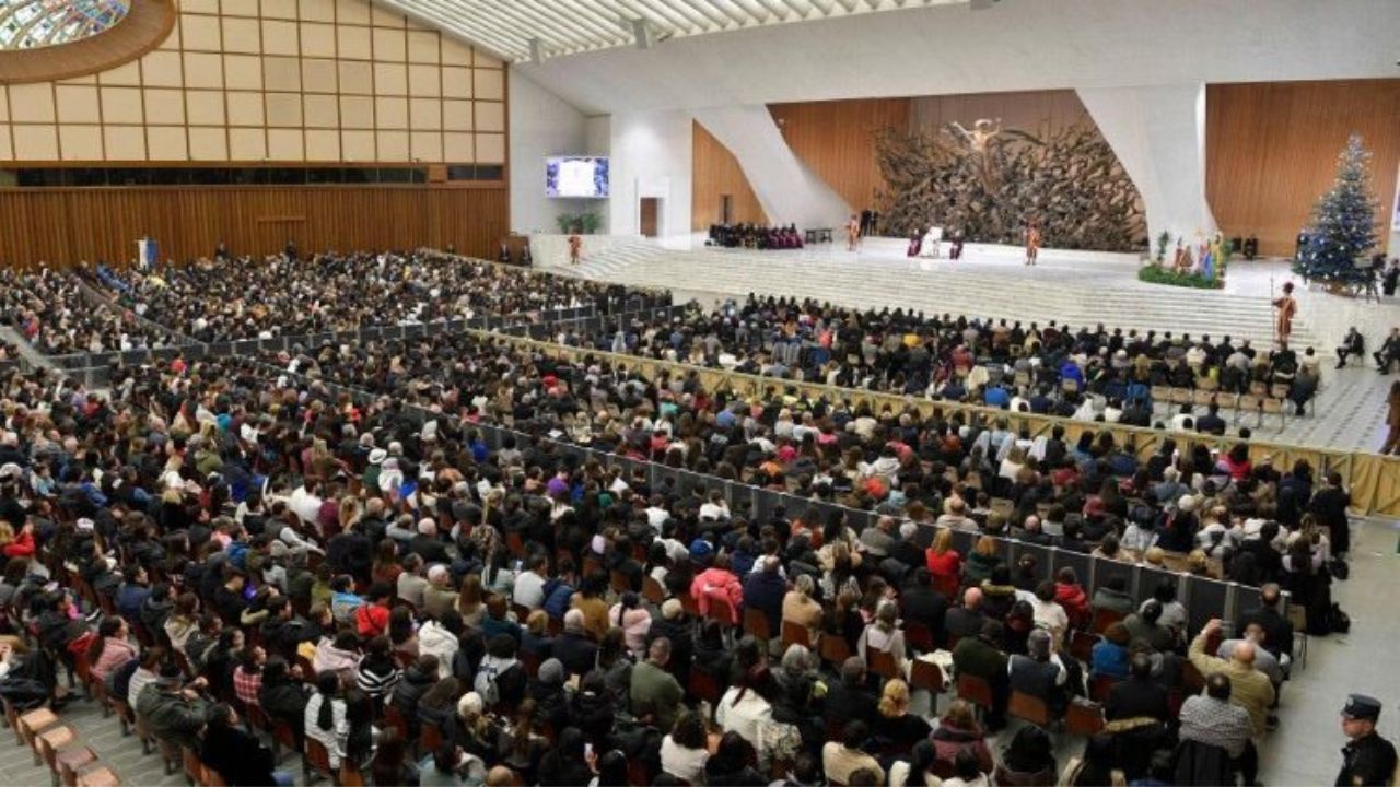 Nativity scene teaches simplicity and joy, Pope says at Audience ...