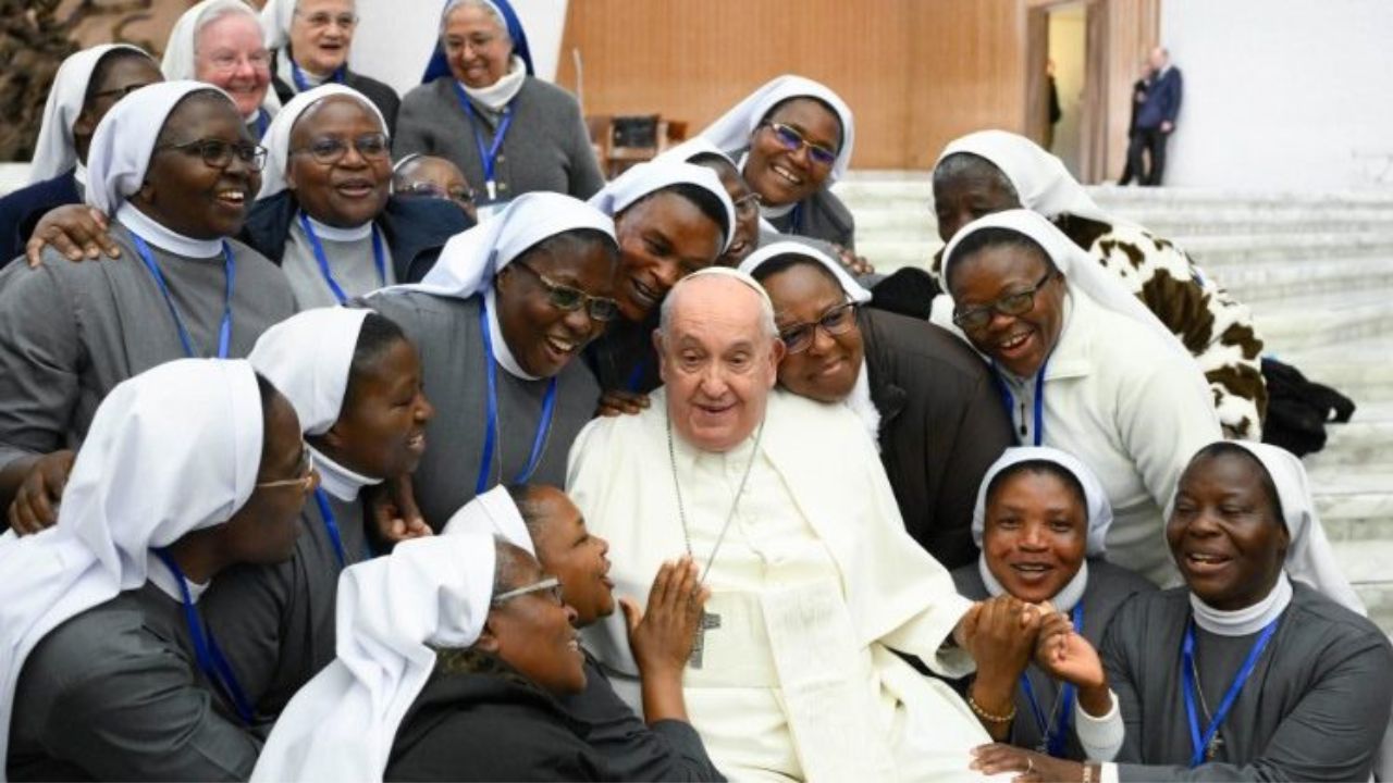 Pope at Audience: God's power is made perfect in weakness - Digital ...