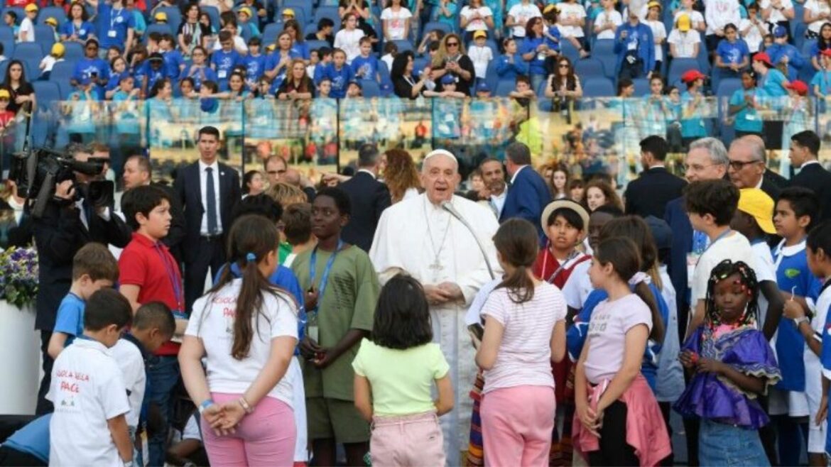 Pope at Mass with children: 'The Holy Spirit accompanies us in life ...